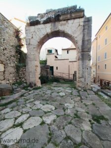 Terracina Sehenswürdigkeiten: Sonne, Strand und 2000 Jahre Geschichte