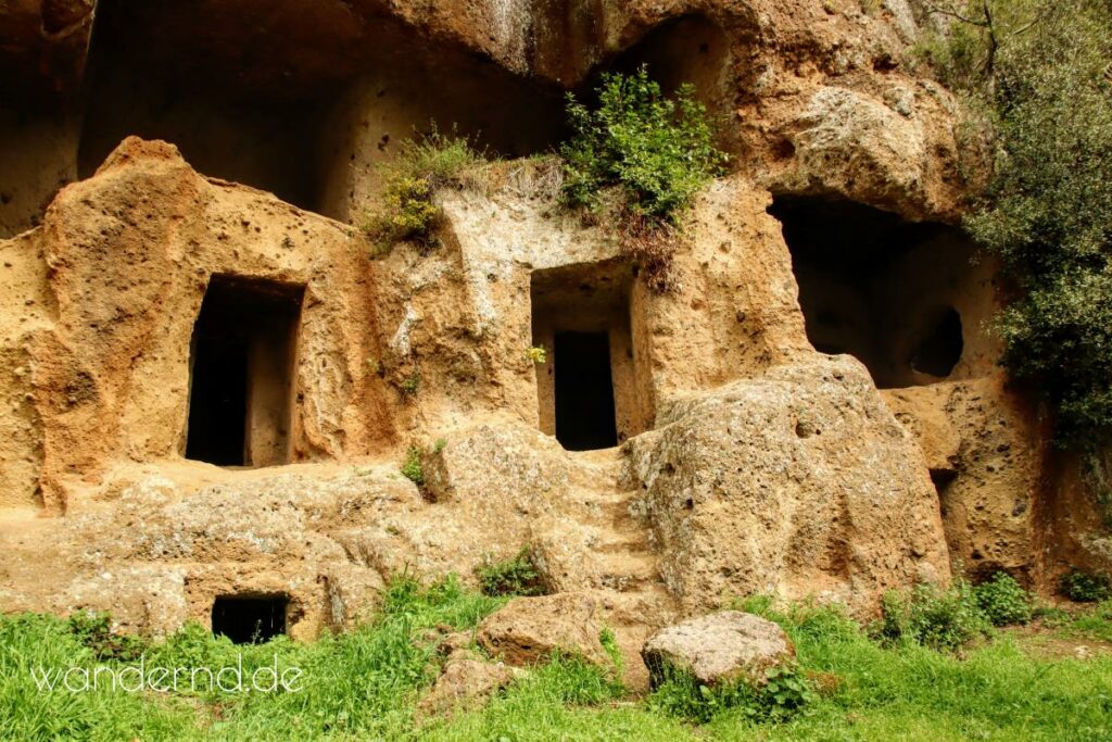 Etruskische Nekropolen und Gräber im Latium: Wandern auf den Spuren der ...